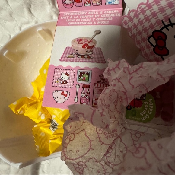 Toys | Mgas Miniverse Make It Mini Food Hello Kittystrawberry Milk ...